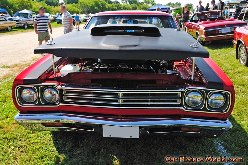 1969 383 6BBL Road Runner Front