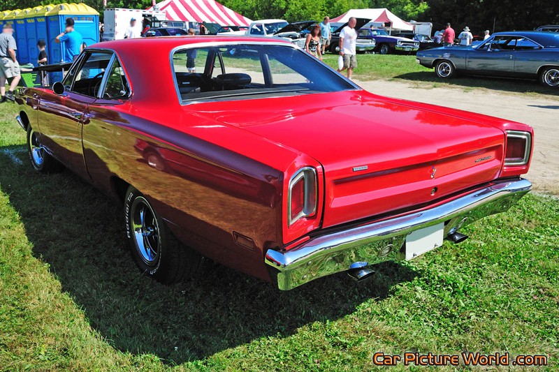 1969 383 6BBL Road Runner Rear Left