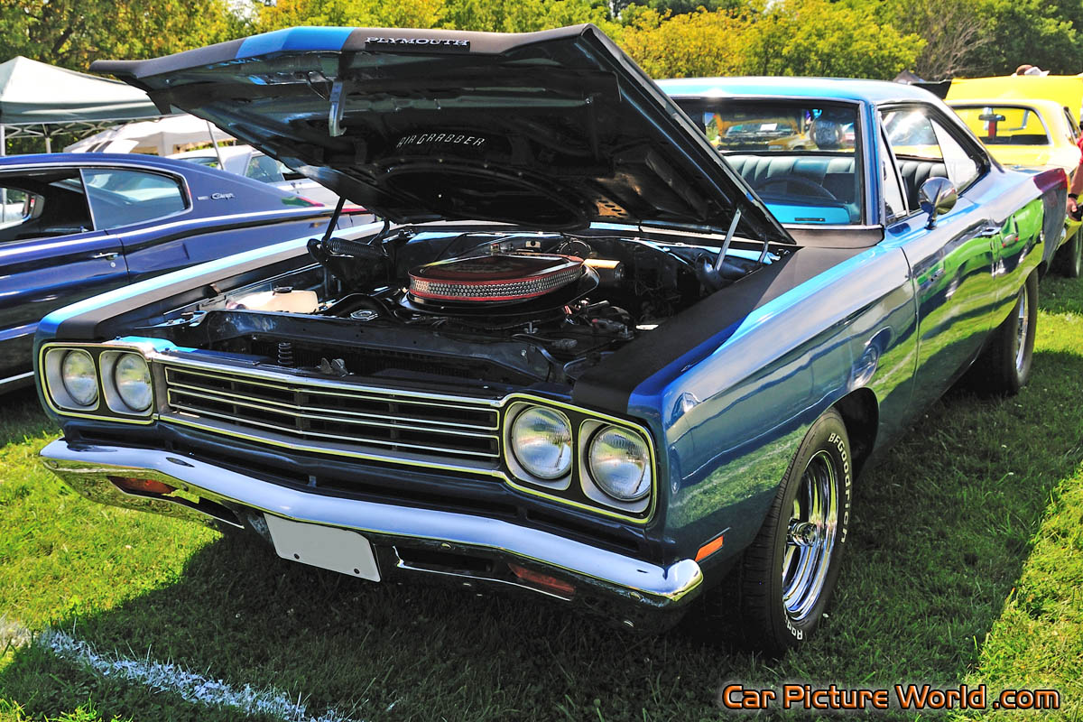 1969 Hemi Road Runner Front Left