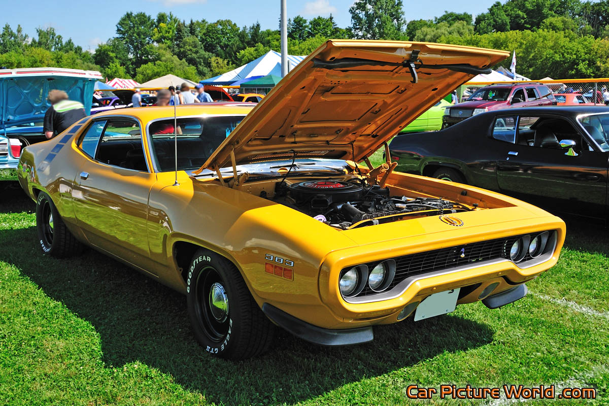 1971 383 Road Runner Front Right Picture